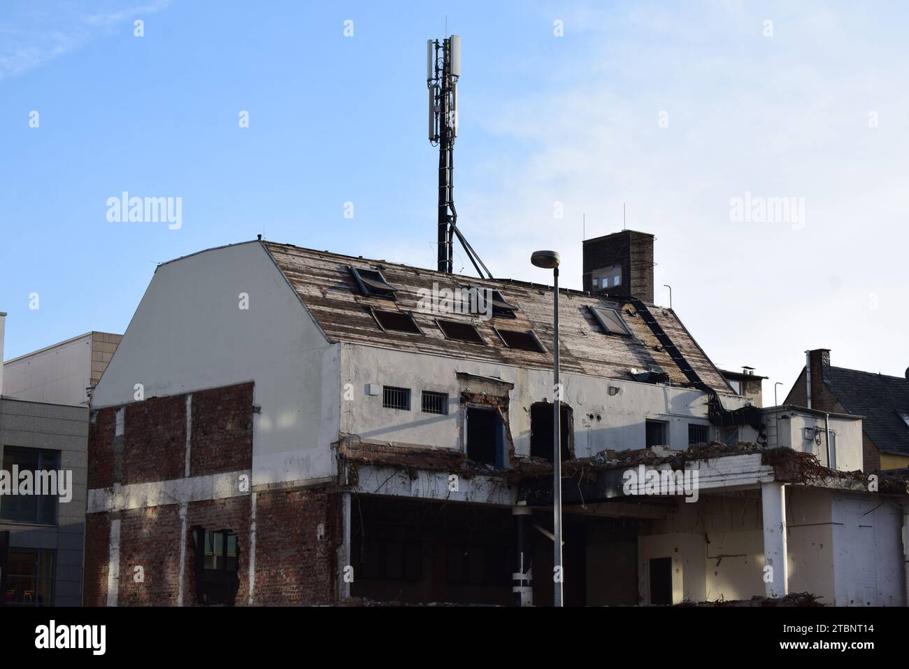 Run down shopping mall hi-res stock photography and images - Alamy