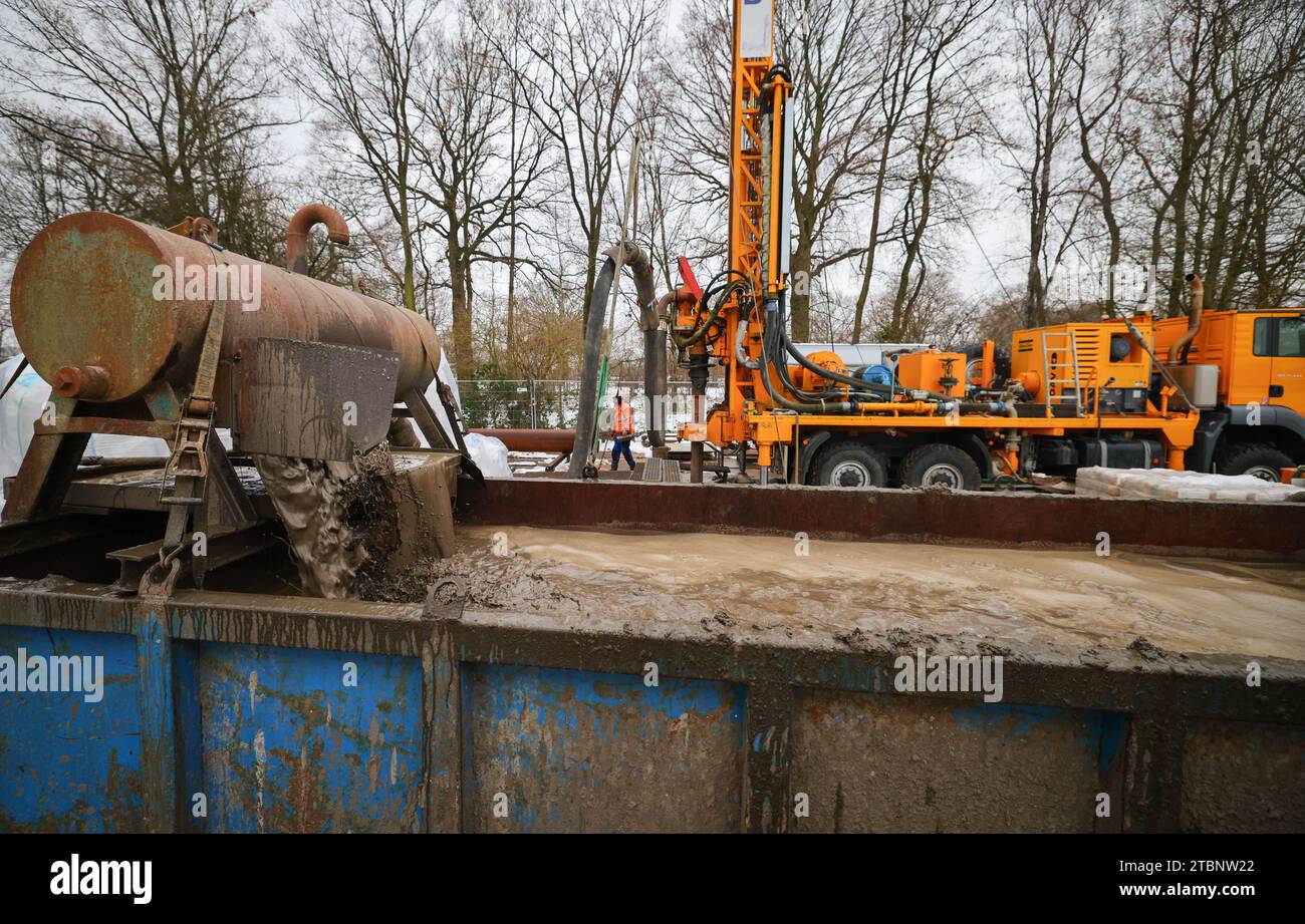 Hamburg, Germany. 08th Dec, 2023. A worker stands at a drilling rig on ...