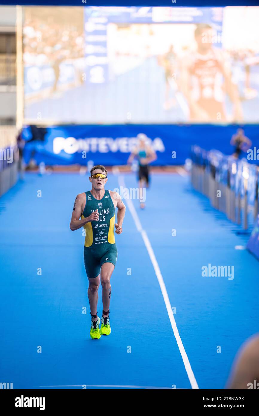 Luke Willian participating in Pontevedra in the 2023 World Triathlon ...