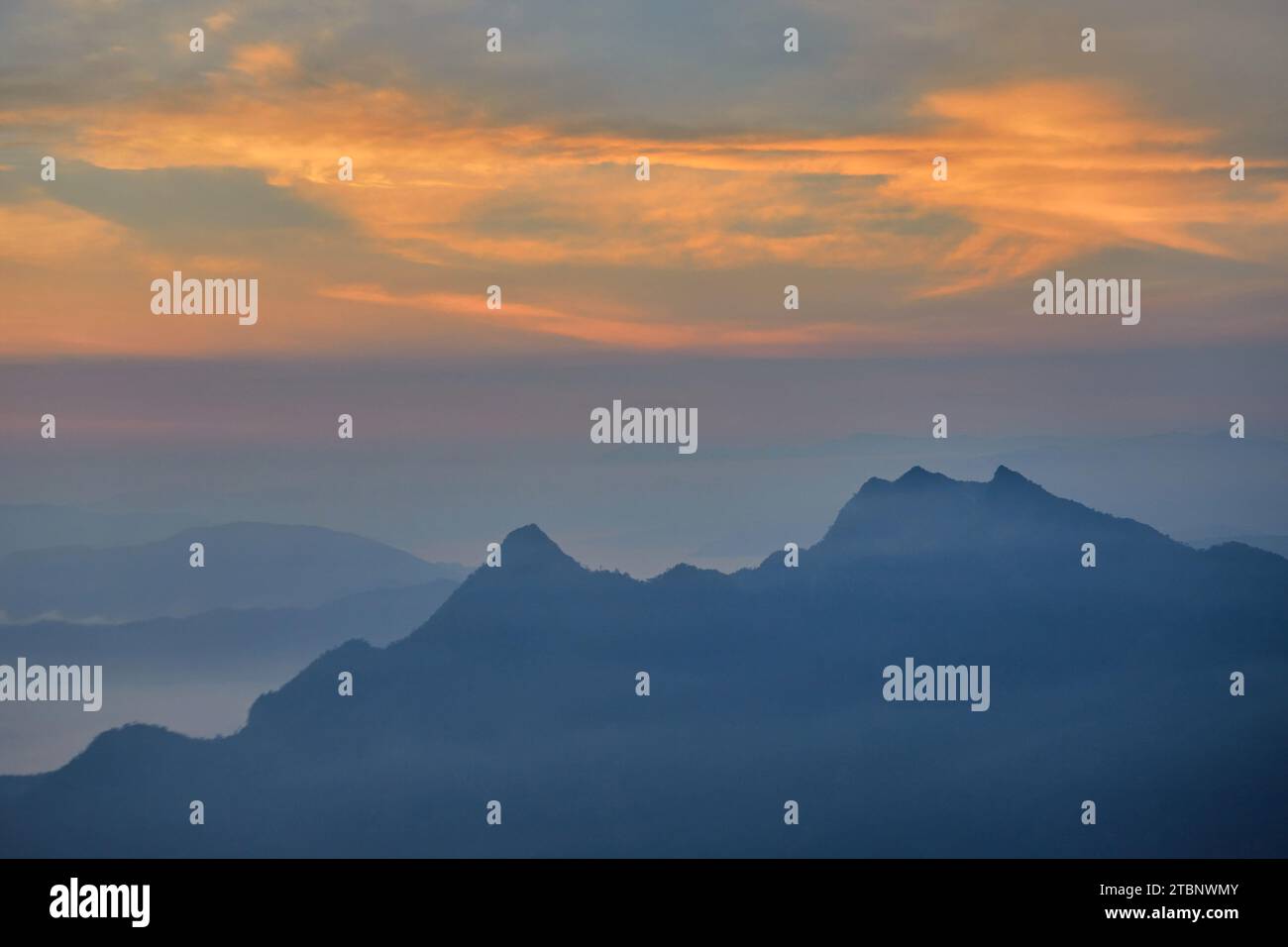 Tourism and fog dramatic hi-res stock photography and images - Alamy