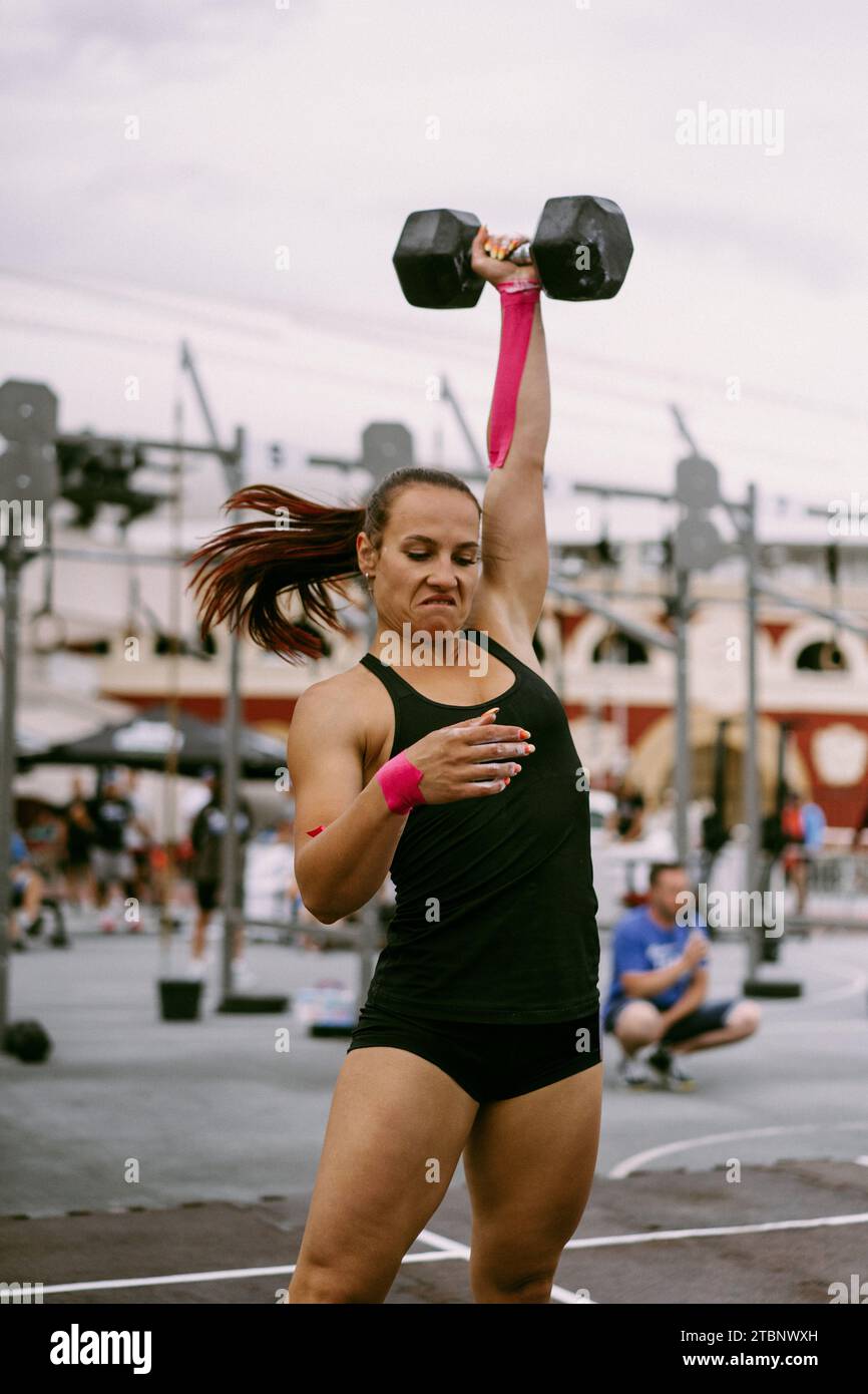 Woman weightlifting competition hi-res stock photography and images - Alamy