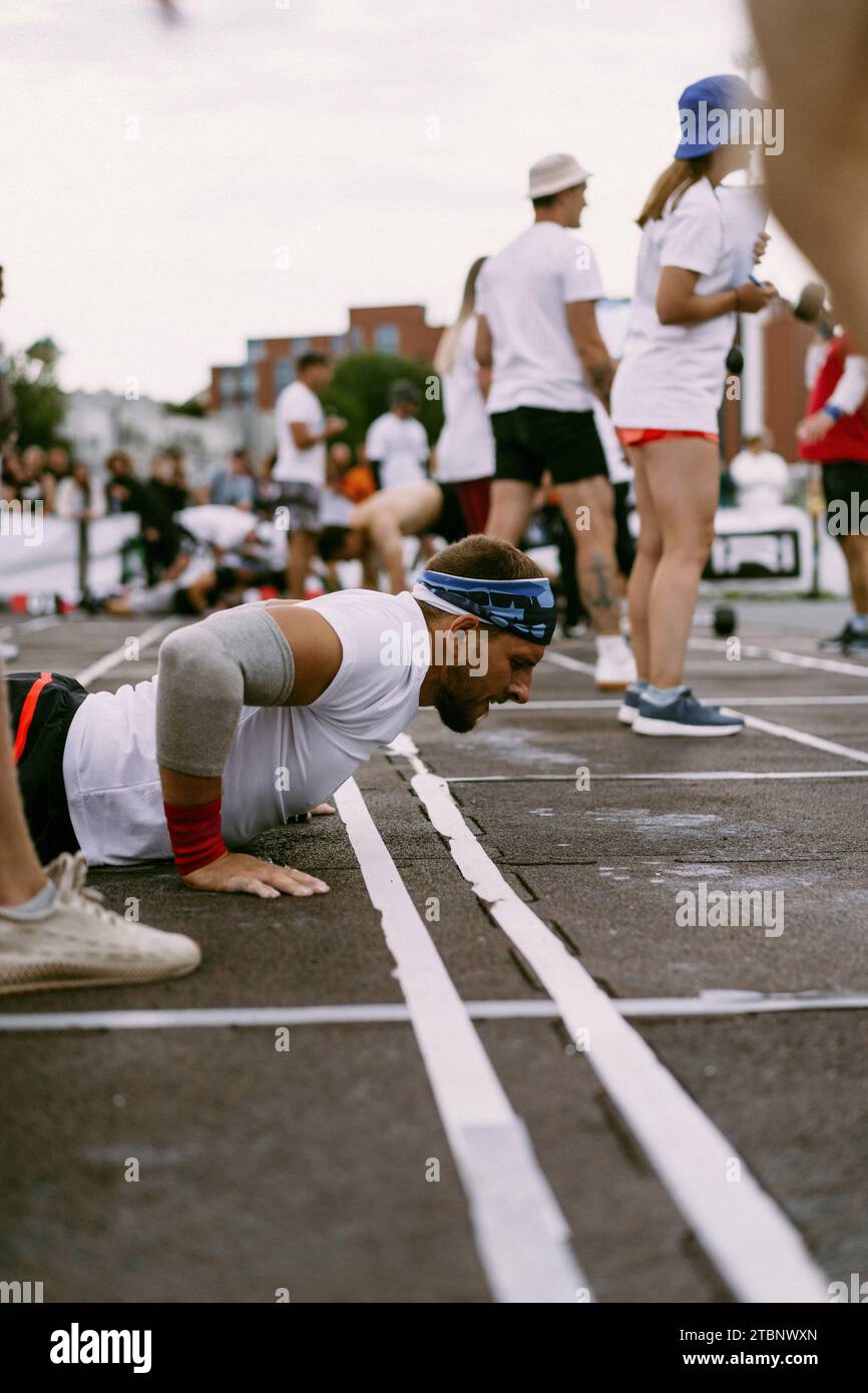 Man does burpees and push-ups at a CrossFit competition Stock Photo - Alamy