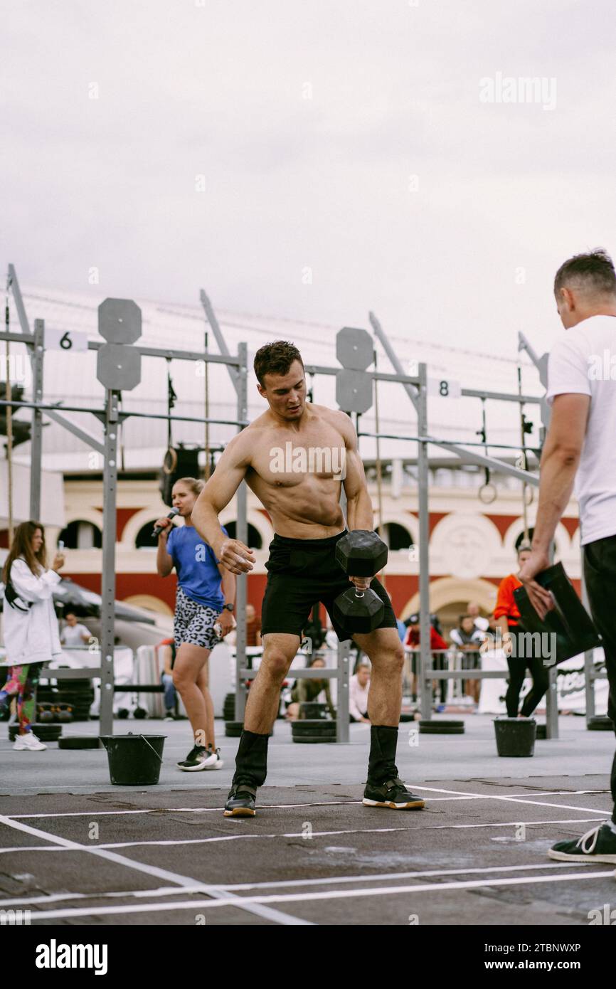 Strong man competition hi-res stock photography and images - Alamy