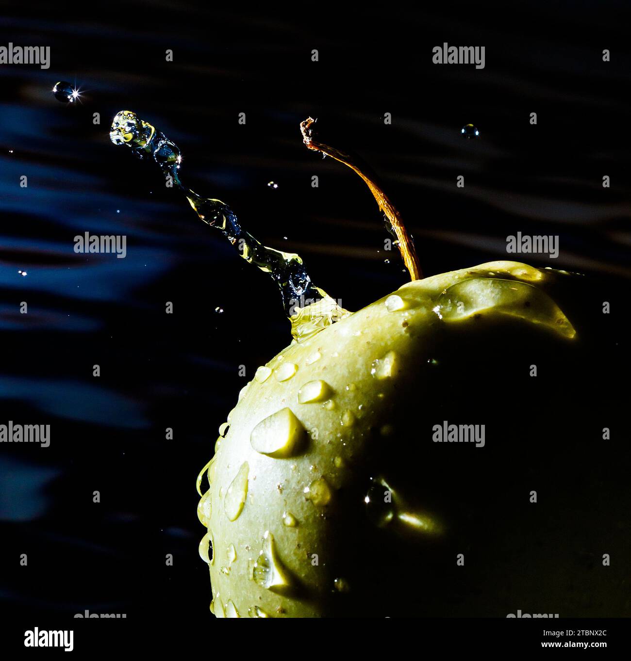 Drops falling on an apple Stock Photo - Alamy