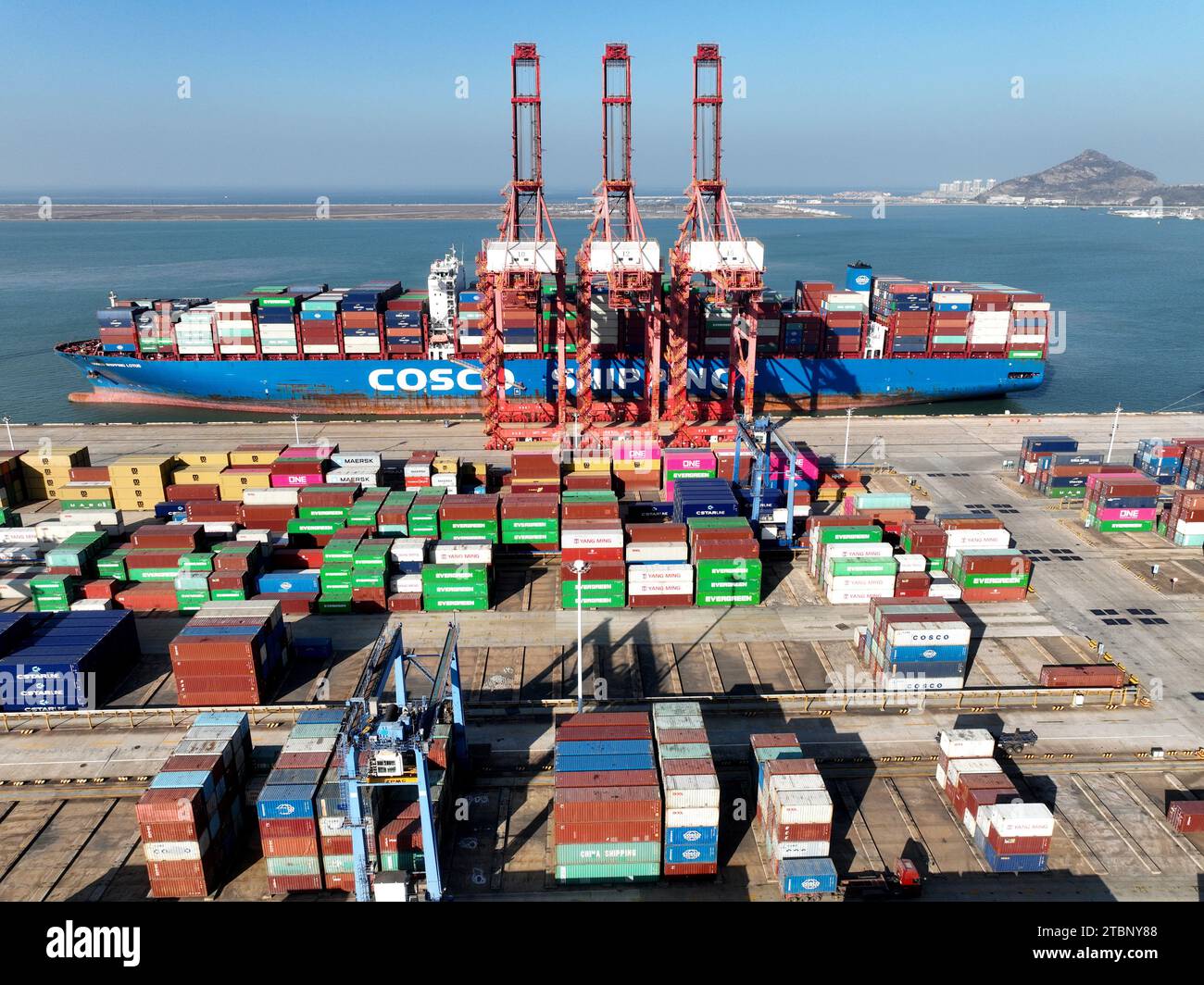 Shipping throughput hi-res stock photography and images - Alamy