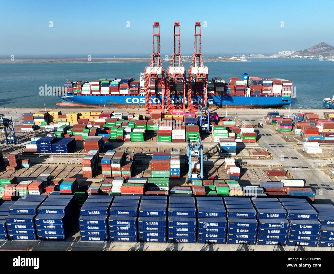 Shipping throughput hi-res stock photography and images - Alamy