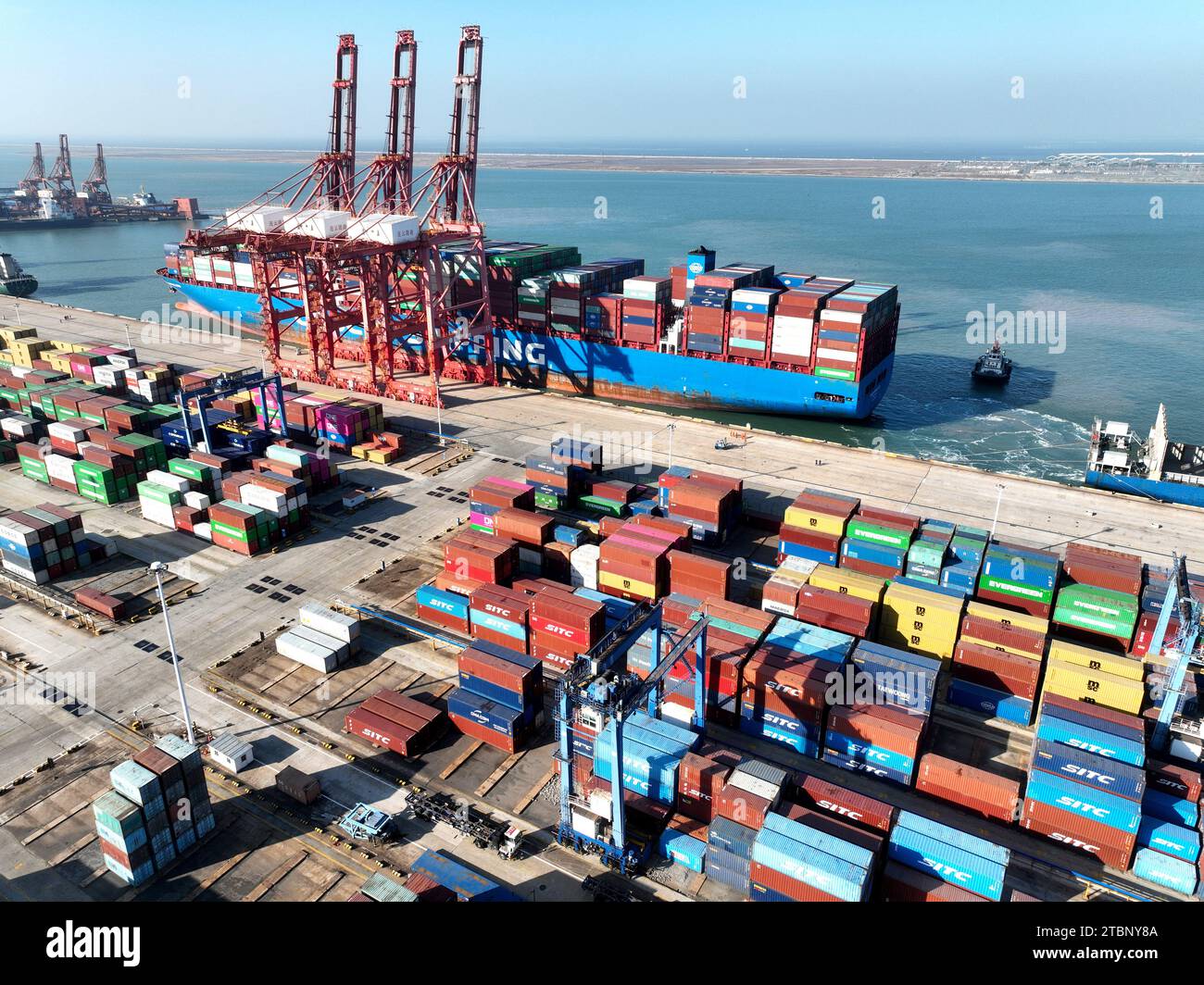 LIANYUNGANG, CHINA - DECEMBER 8, 2023 - The COSCO Shipping container ...