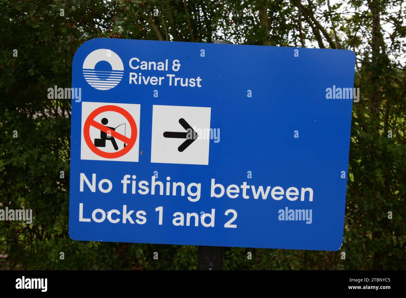No fishing sign wooden wood bridge hi-res stock photography and images ...