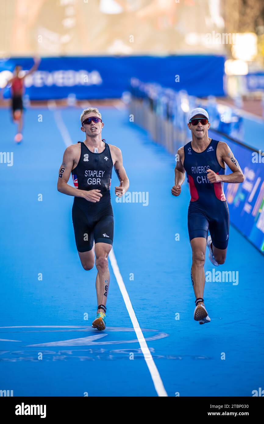 Max Stapley participating in Pontevedra in the 2023 World Triathlon ...