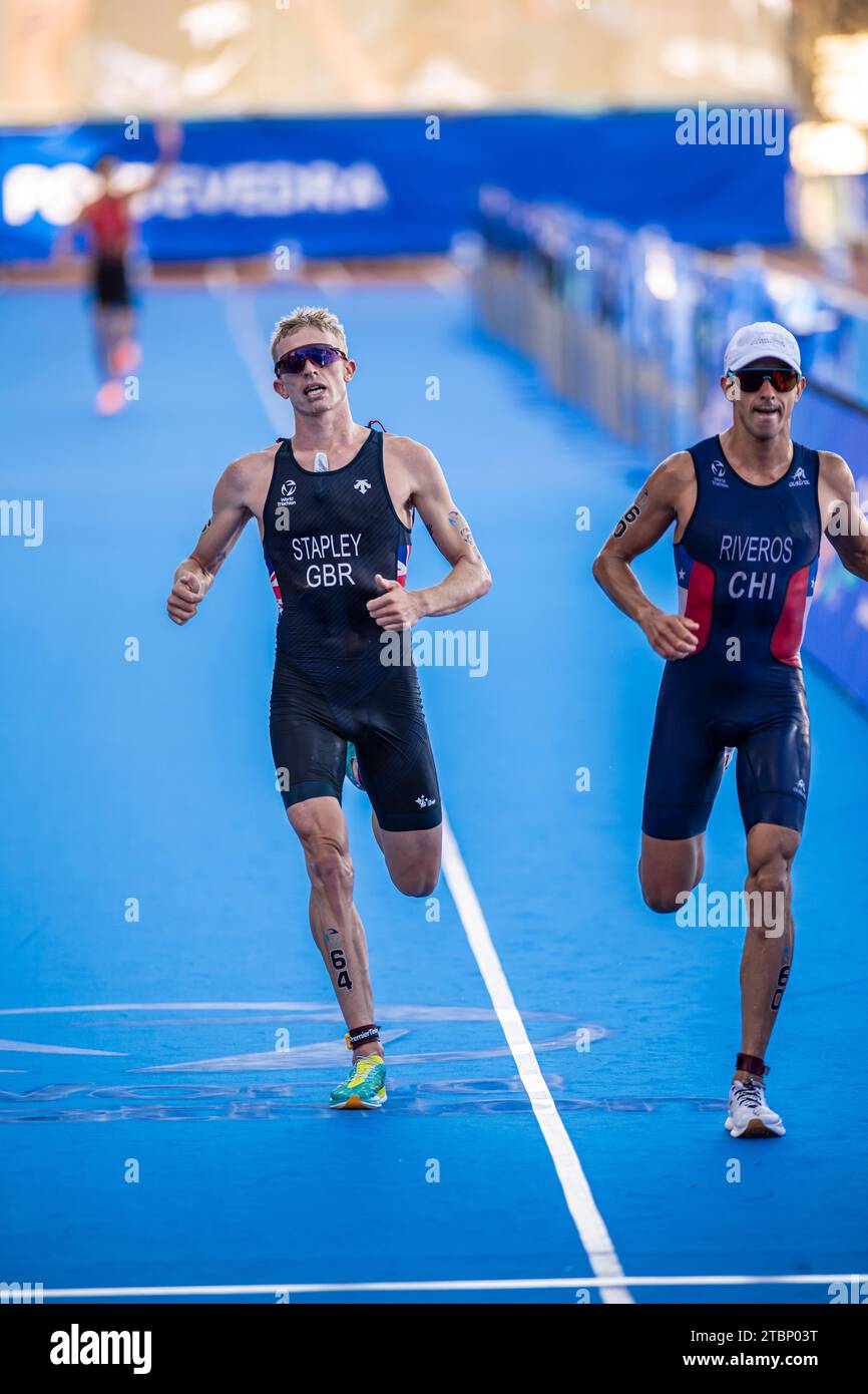 Max Stapley participating in Pontevedra in the 2023 World Triathlon ...