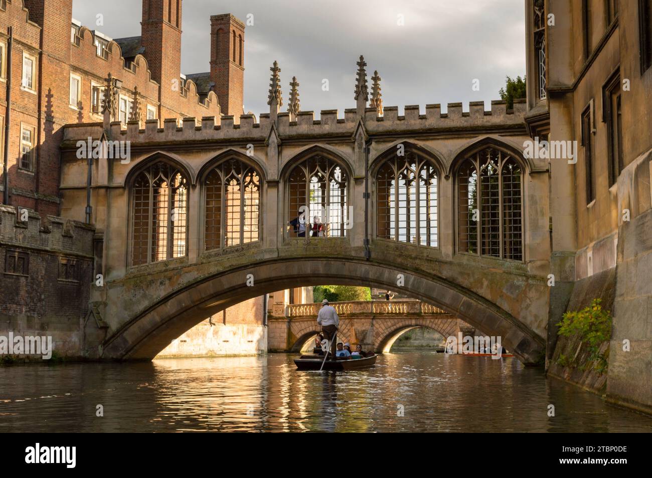 The Bridge of Sighs spanning the River Cam in the University City of ...