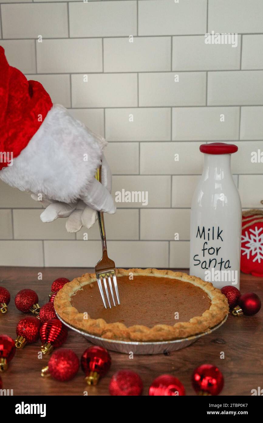 Eat pumpkin pie hi-res stock photography and images - Alamy