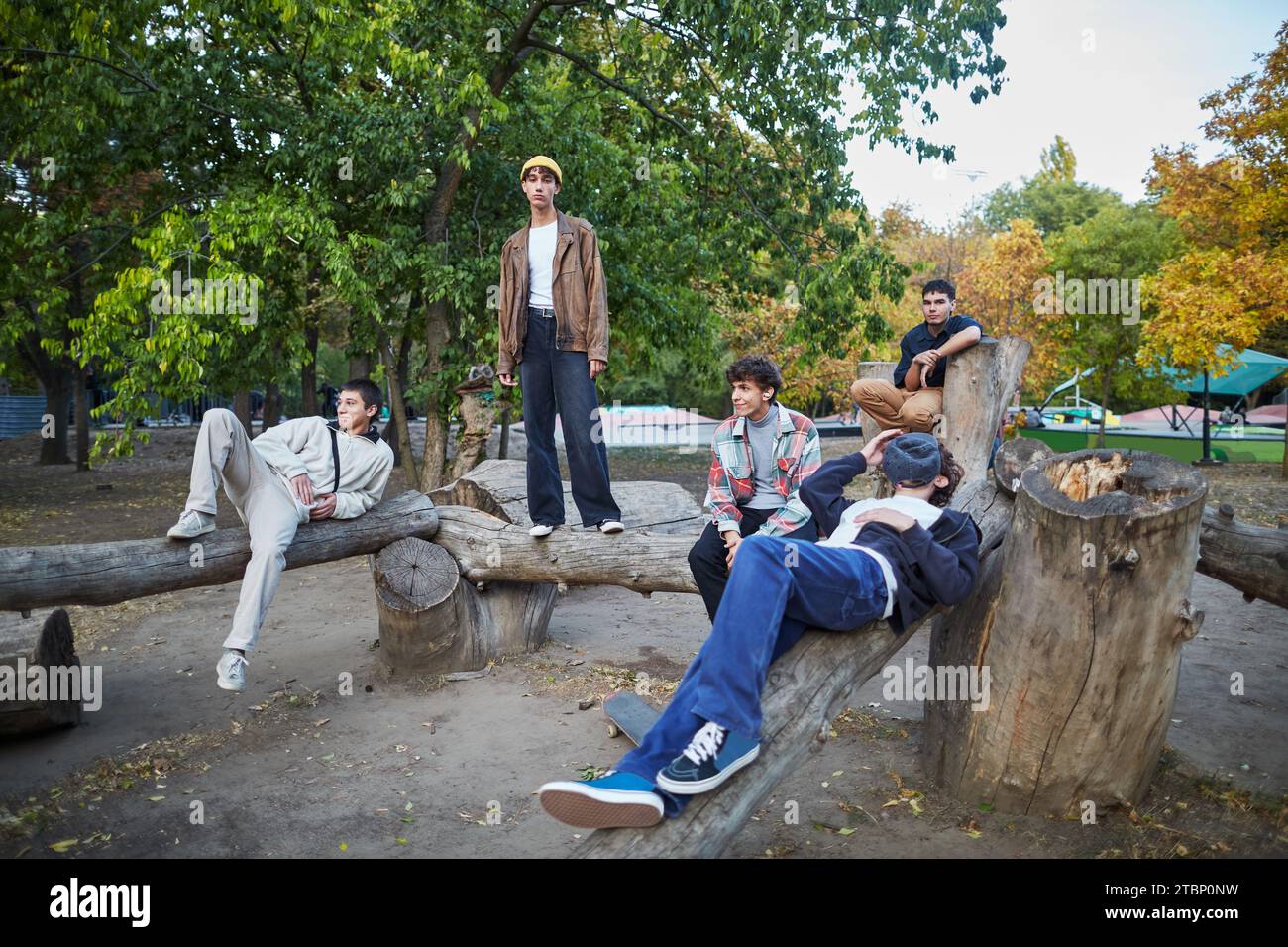 Relaxed group of people hi-res stock photography and images - Alamy