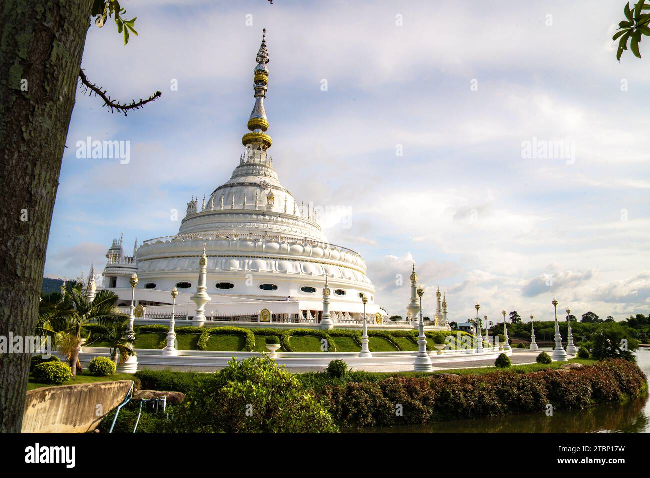Wat Saeng Tham Wang Khao Khiao or Phra Maha Chedi Si Saeng Tham in ...