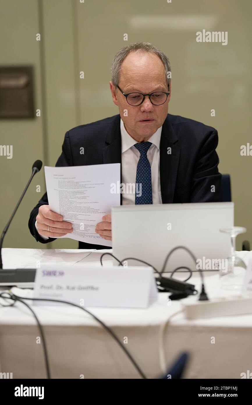 Mainz, Germany. 08th Dec, 2023. Kai Gniffke prepares for his speech ...