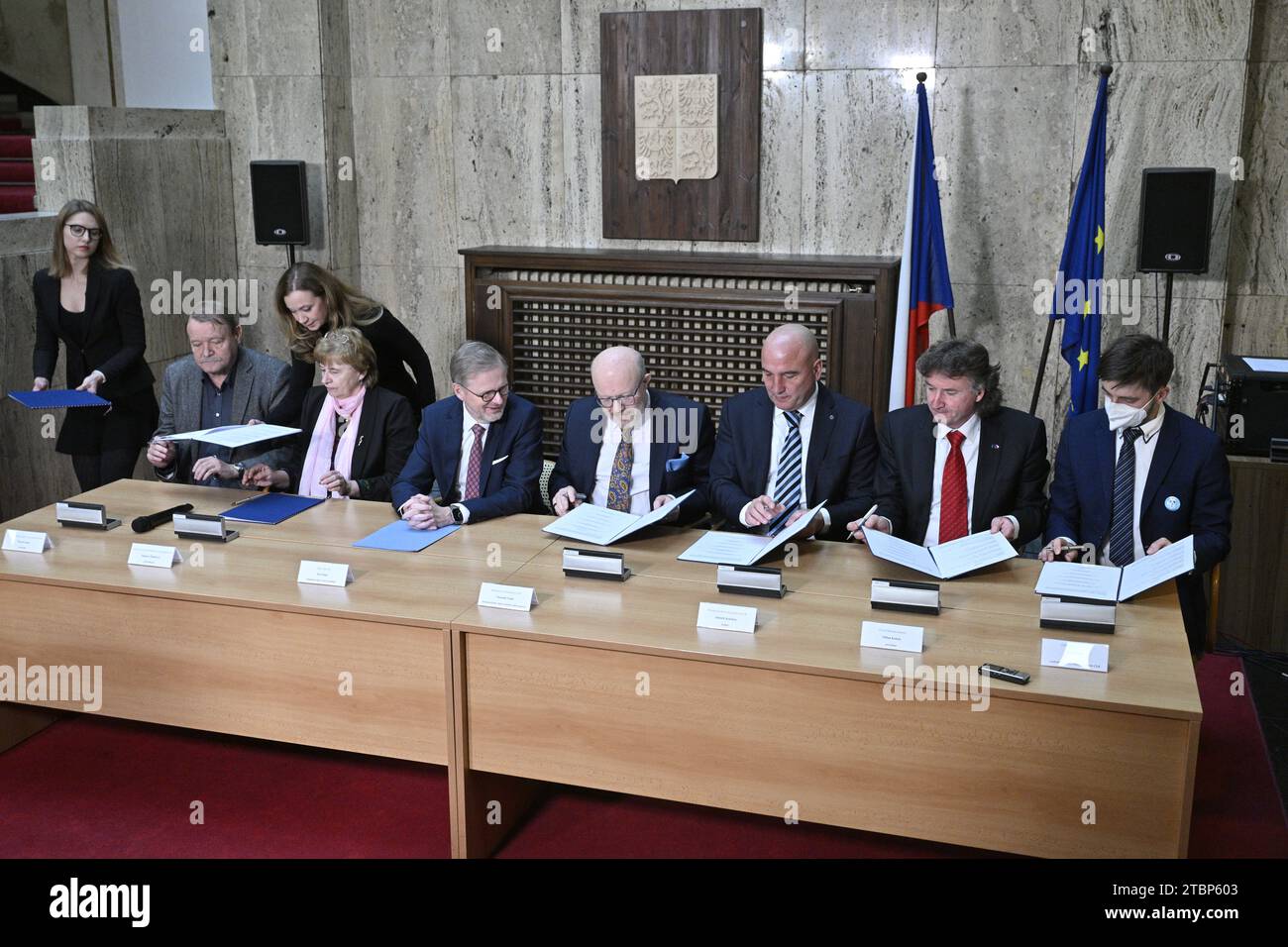 Press conference on signing agreement between Health Ministry, General ...