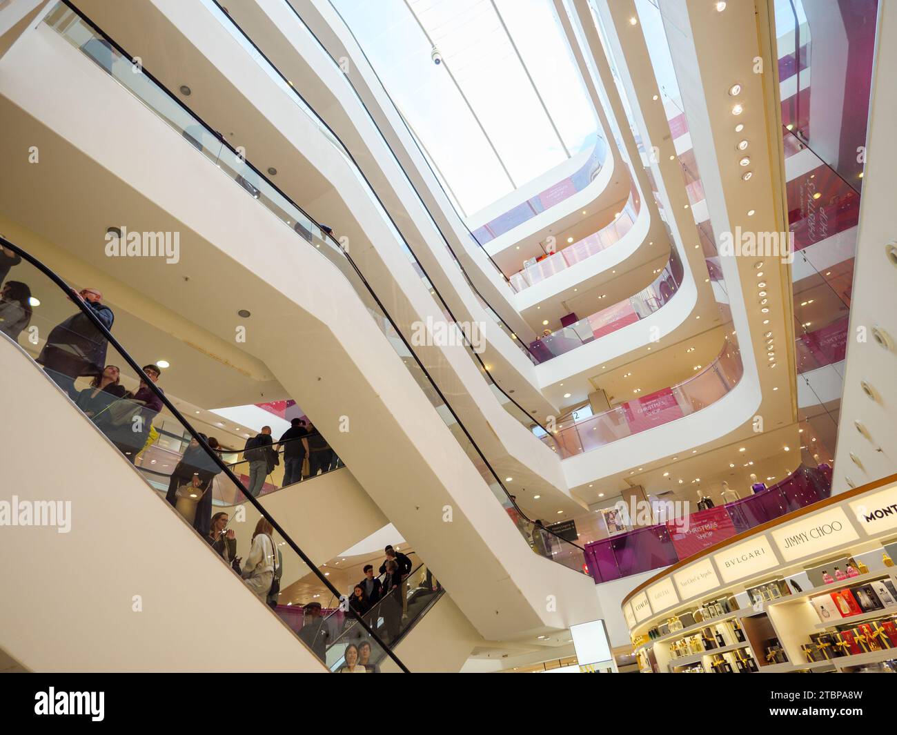 John lewis interior oxford street hi-res stock photography and images ...