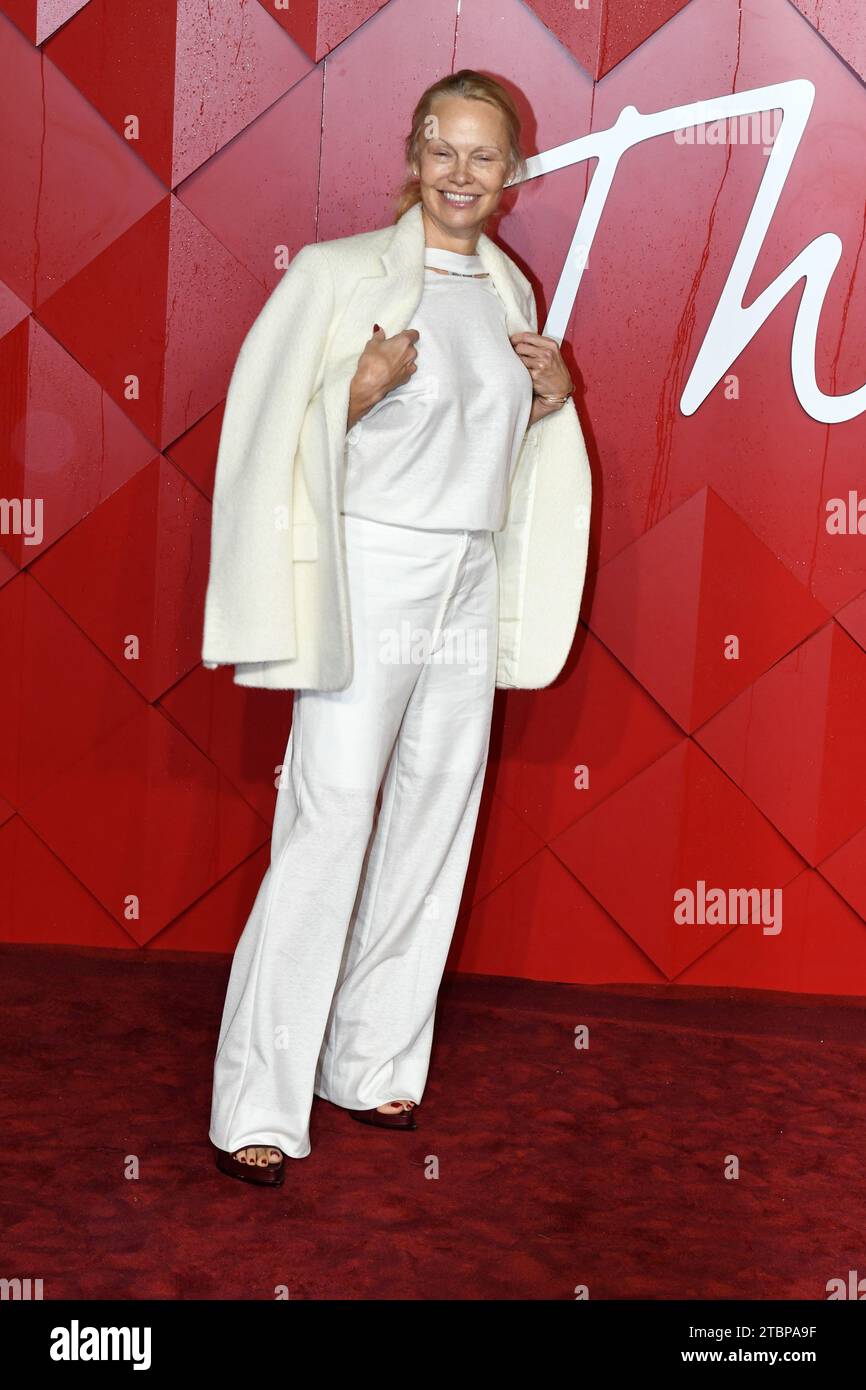 LONDON, ENGLAND - DECEMBER 04: Pamela Anderson attends The Fashion ...