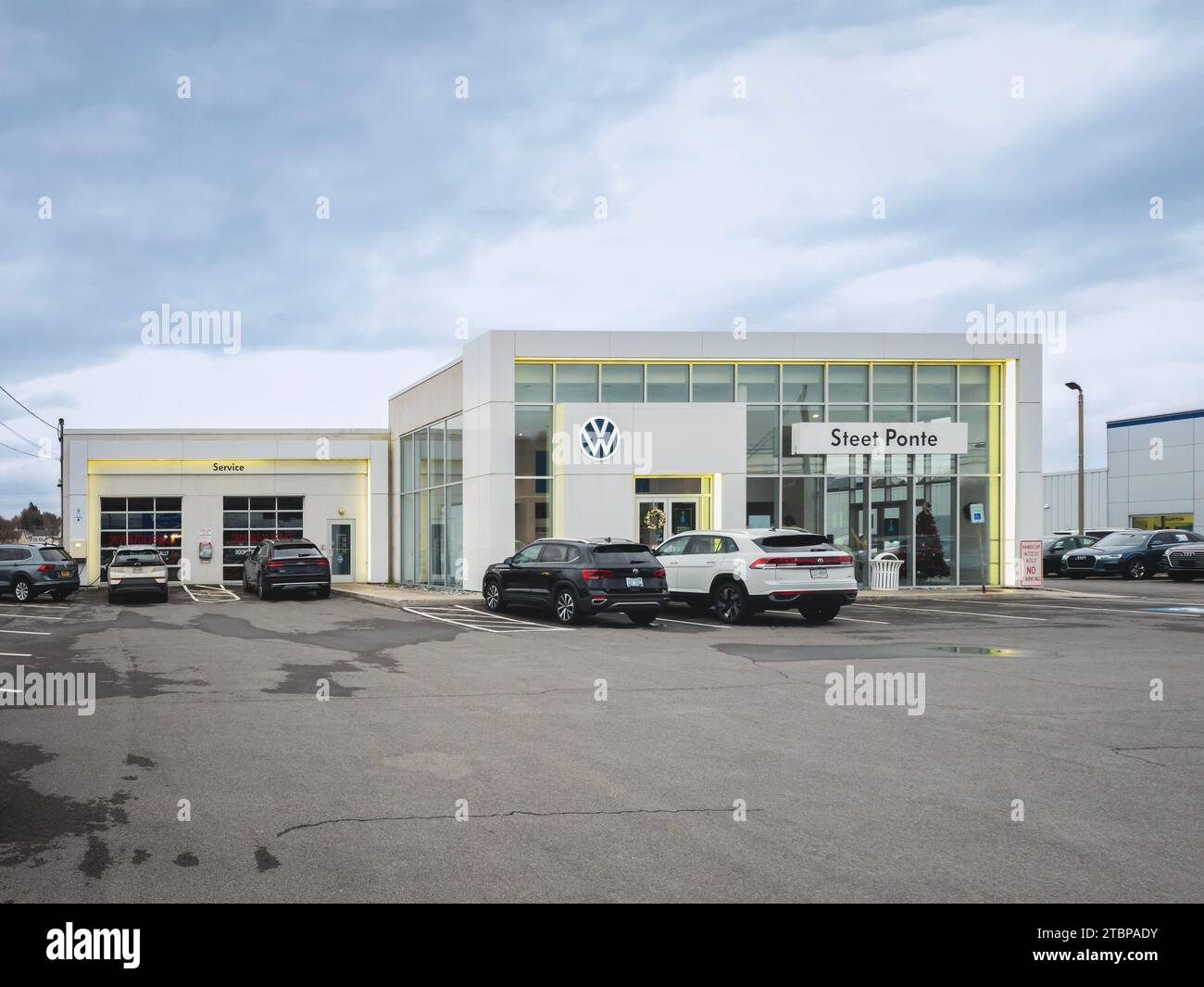 Valkswagen dealership hi-res stock photography and images - Alamy