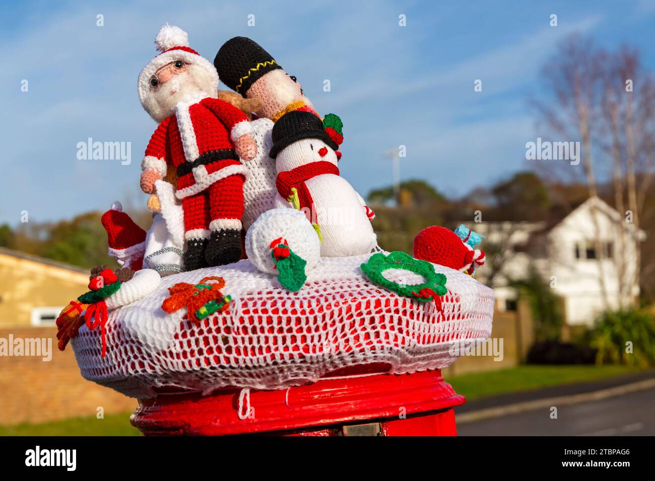 Poole, Dorset, UK. 8th December, 2023. A knitted crocheted postbox ...