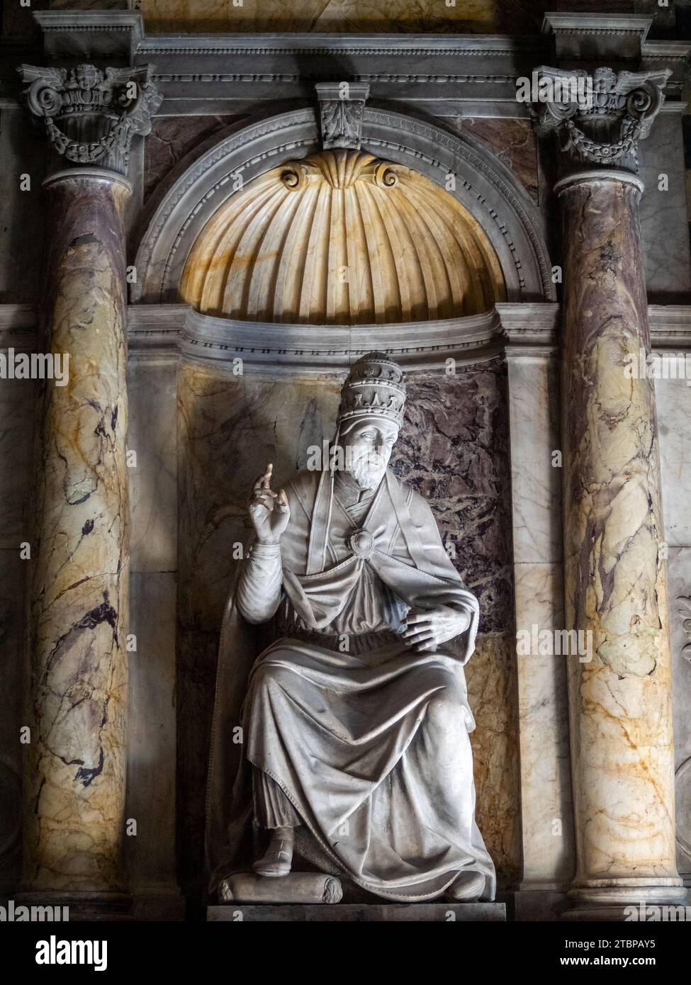 Siena Cathedral marble statue of a pope Stock Photo - Alamy