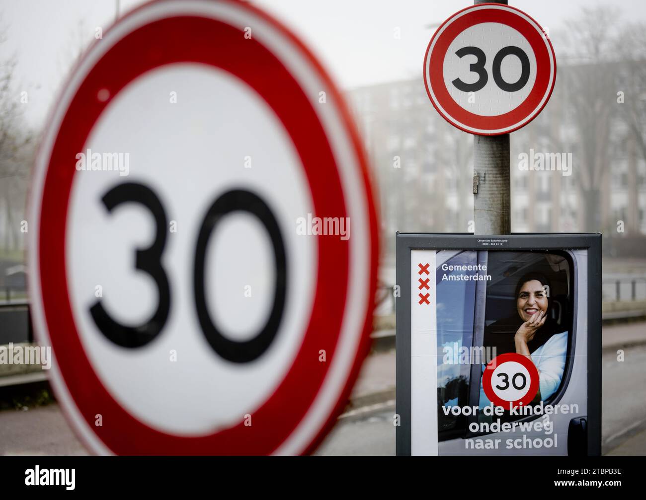 New km signs hi-res stock photography and images - Alamy