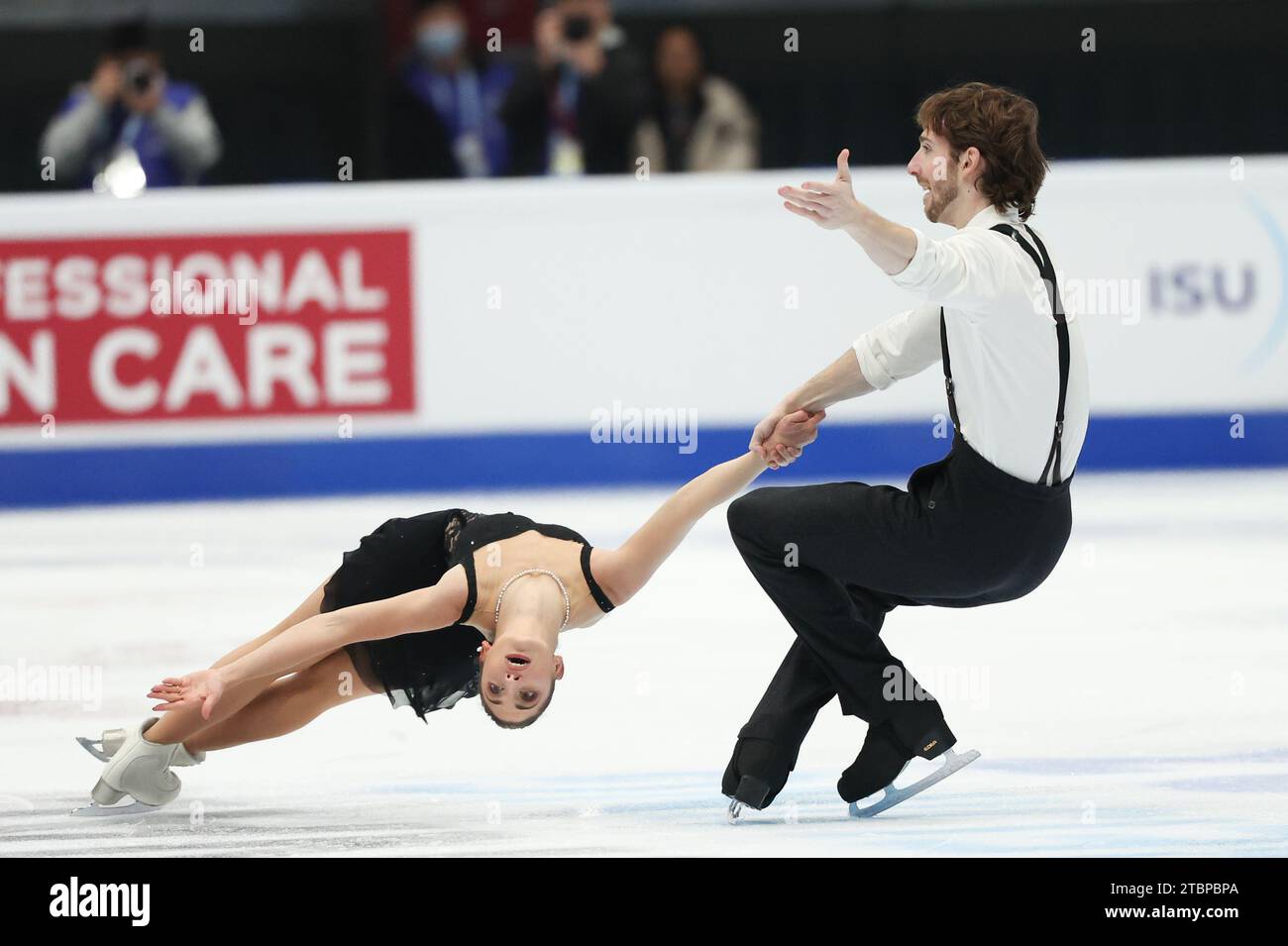 Beijing, China. 8th Dec, 2023. Sara Conti (L)/Niccolo Macii of Italy ...
