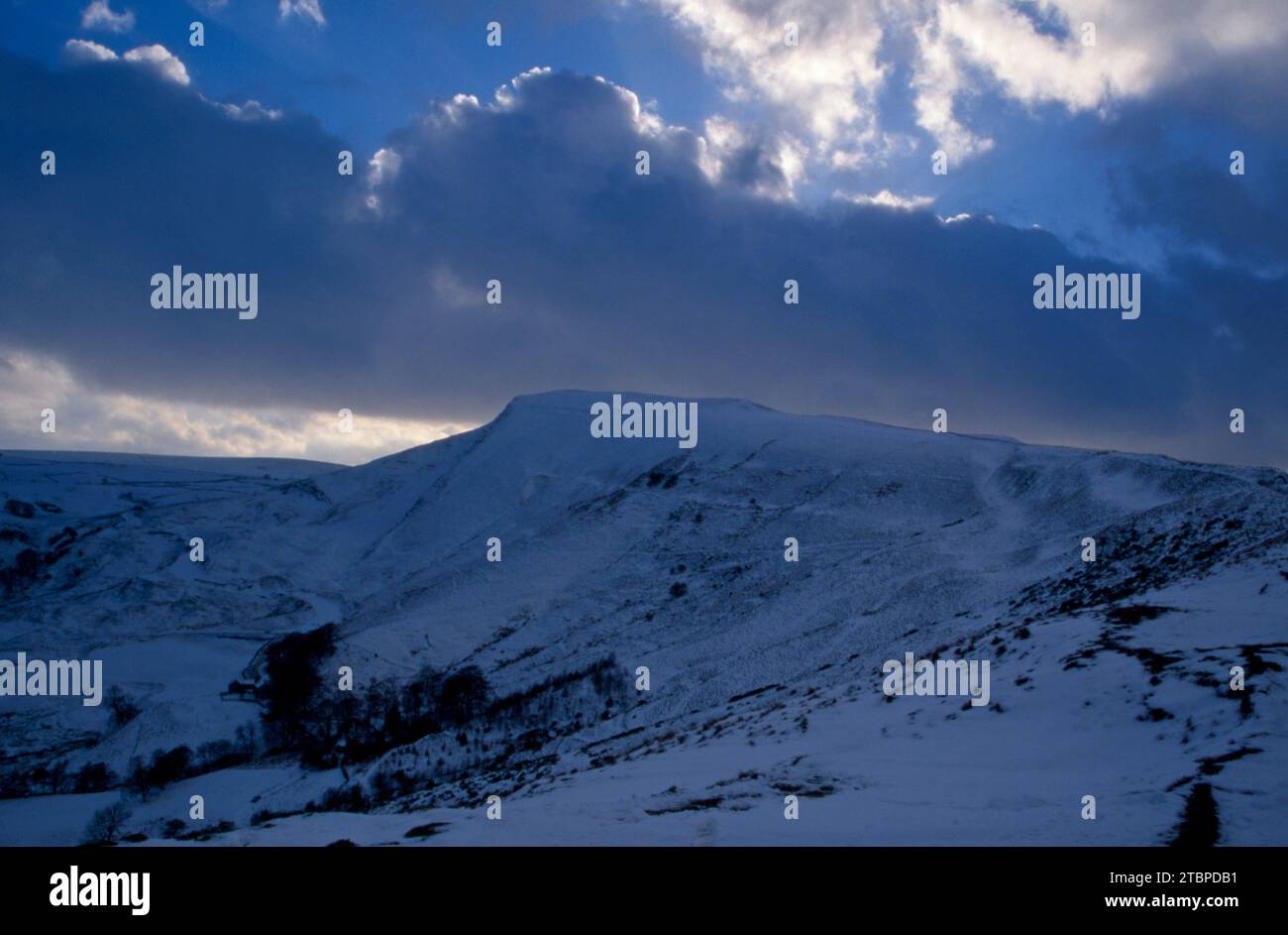 Winter The Great Ridge running from Rushup Edge and over to Mam Tor and ...