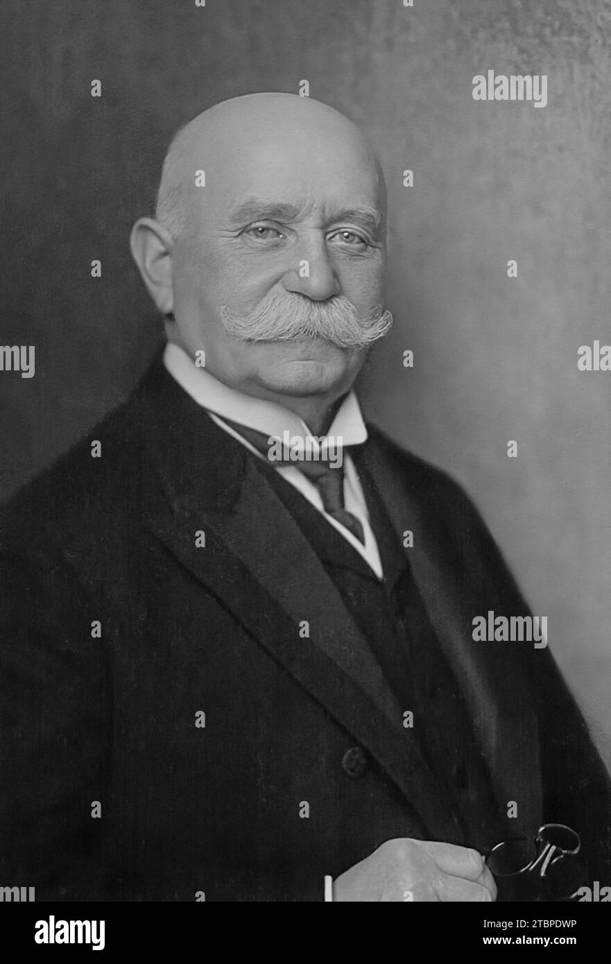 Portrait of Ferdinand von Zeppelin. Year 1917. By Nicola Perscheid ...