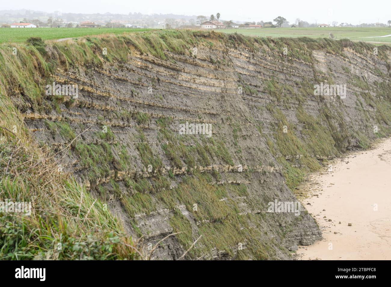 Strata in cliffs hi-res stock photography and images - Alamy