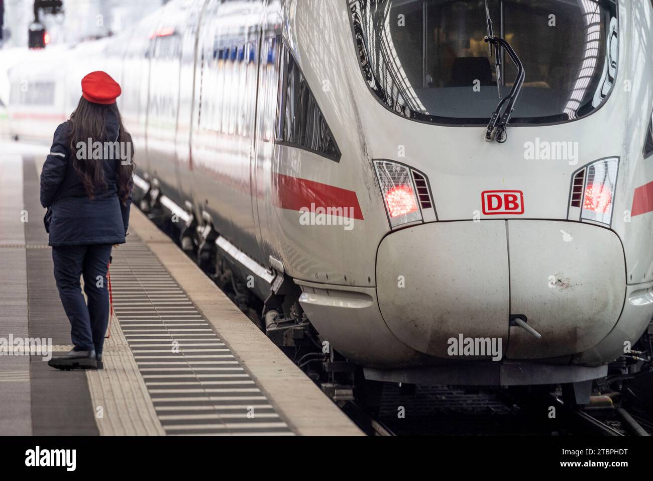 Cologne, Germany. 08th Dec, 2023. A train attendant stands on the ...