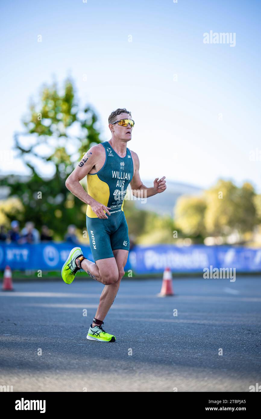 Luke Willian participating in Pontevedra in the 2023 World Triathlon ...