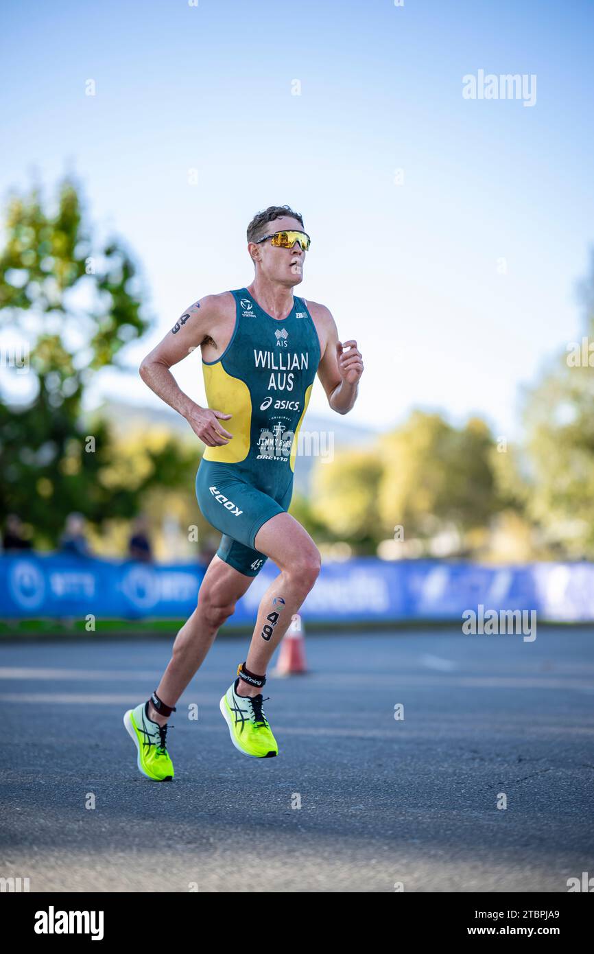 Luke Willian participating in Pontevedra in the 2023 World Triathlon ...