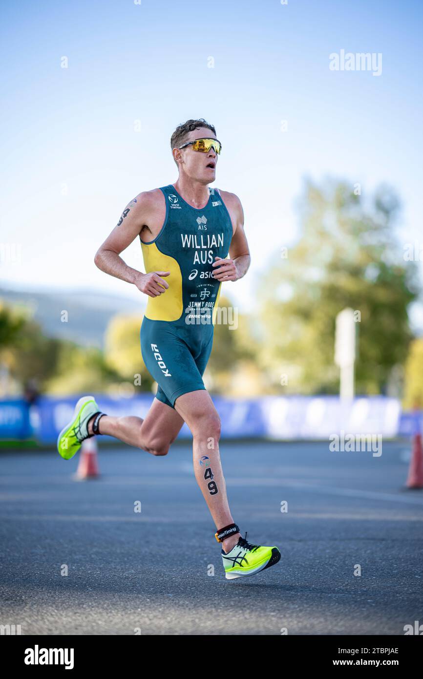 Luke Willian participating in Pontevedra in the 2023 World Triathlon ...