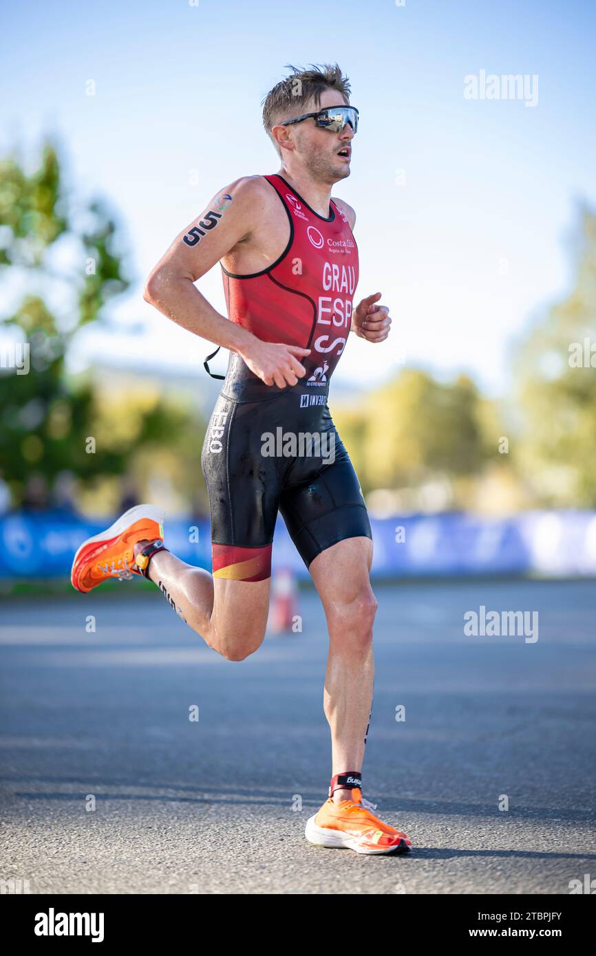 Genis Grau participating in Pontevedra in the 2023 World Triathlon ...