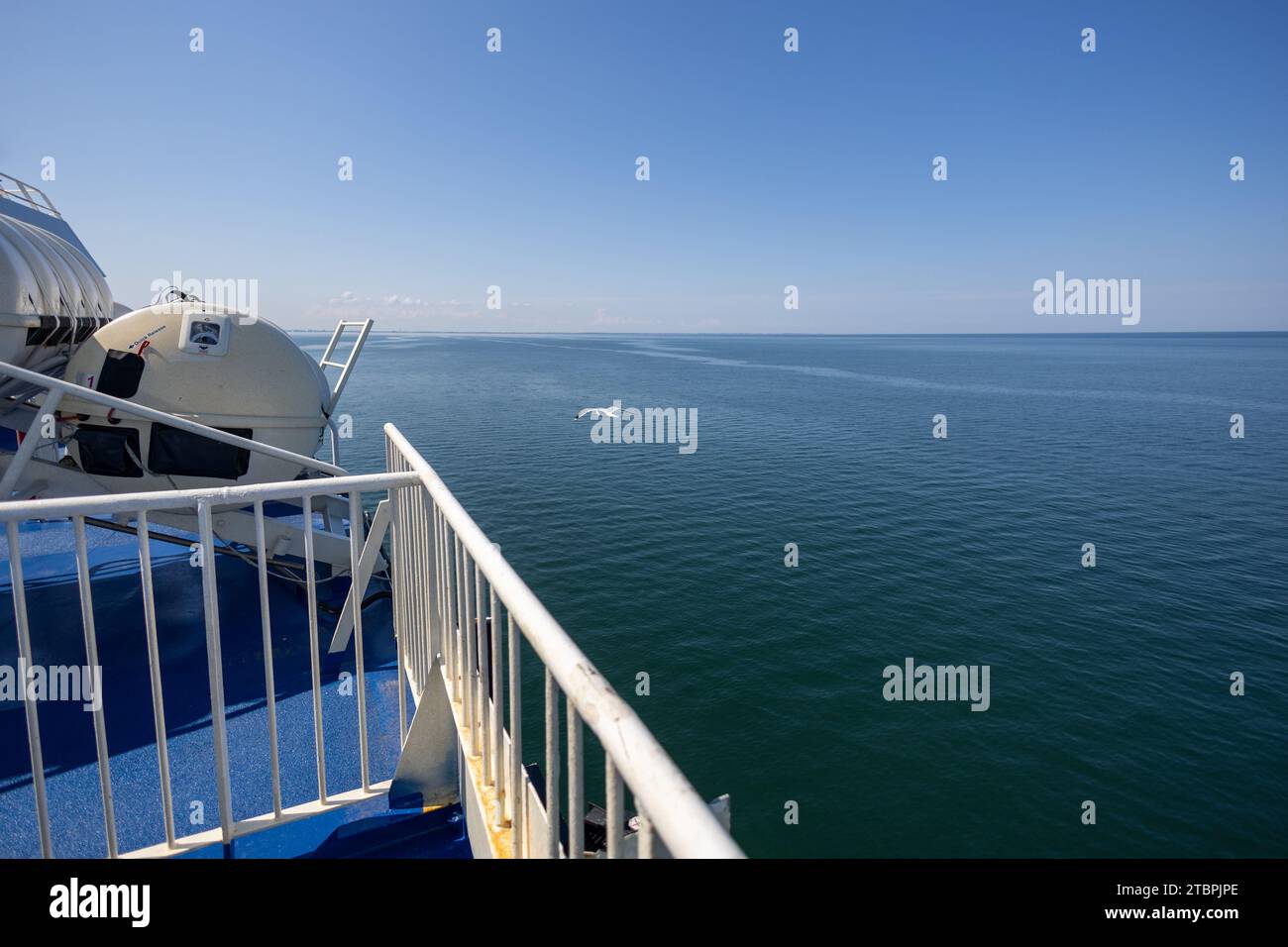Angled horizon sea boat hi-res stock photography and images - Alamy
