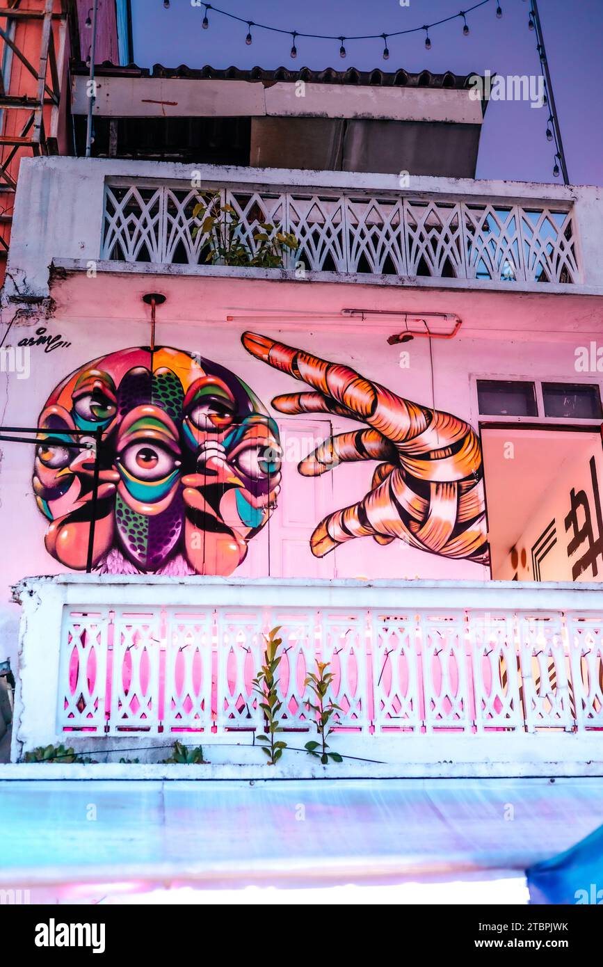 A unique graffiti art on a building wall. Koh San Road, Bangkok Stock ...
