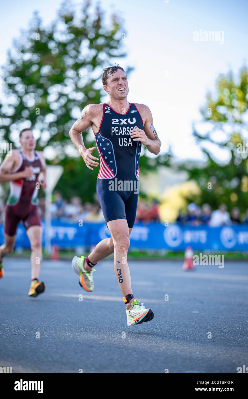 Morgan Pearson participating in Pontevedra in the 2023 World Triathlon ...