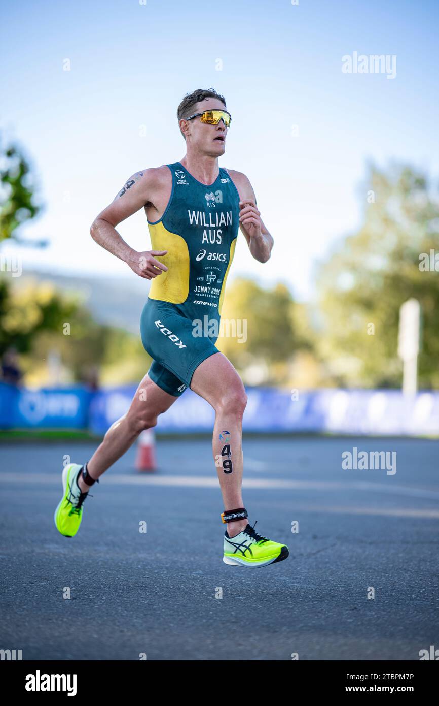Luke Willian participating in Pontevedra in the 2023 World Triathlon ...