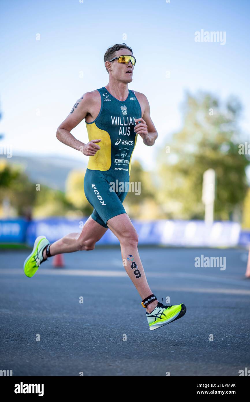 Luke Willian participating in Pontevedra in the 2023 World Triathlon ...