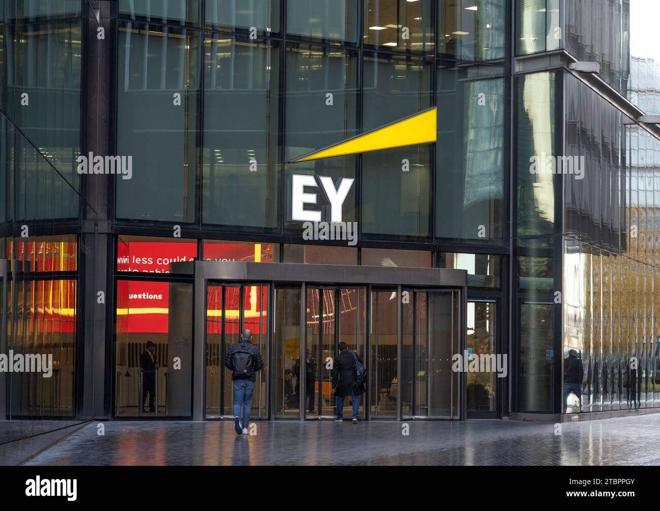Ey global hi-res stock photography and images - Alamy