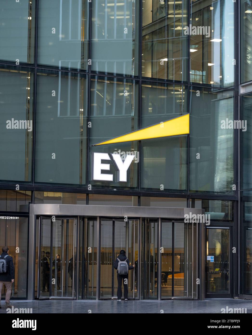Ey accounting london hi-res stock photography and images - Alamy