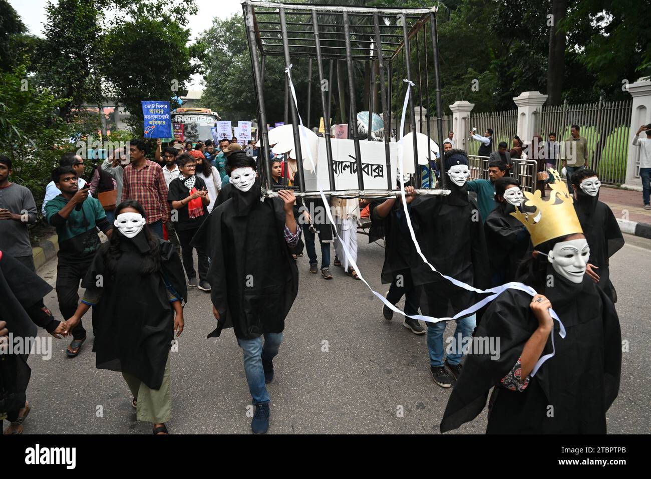 Writer-artist-teacher-journalist organized a protest rally to demanding ...