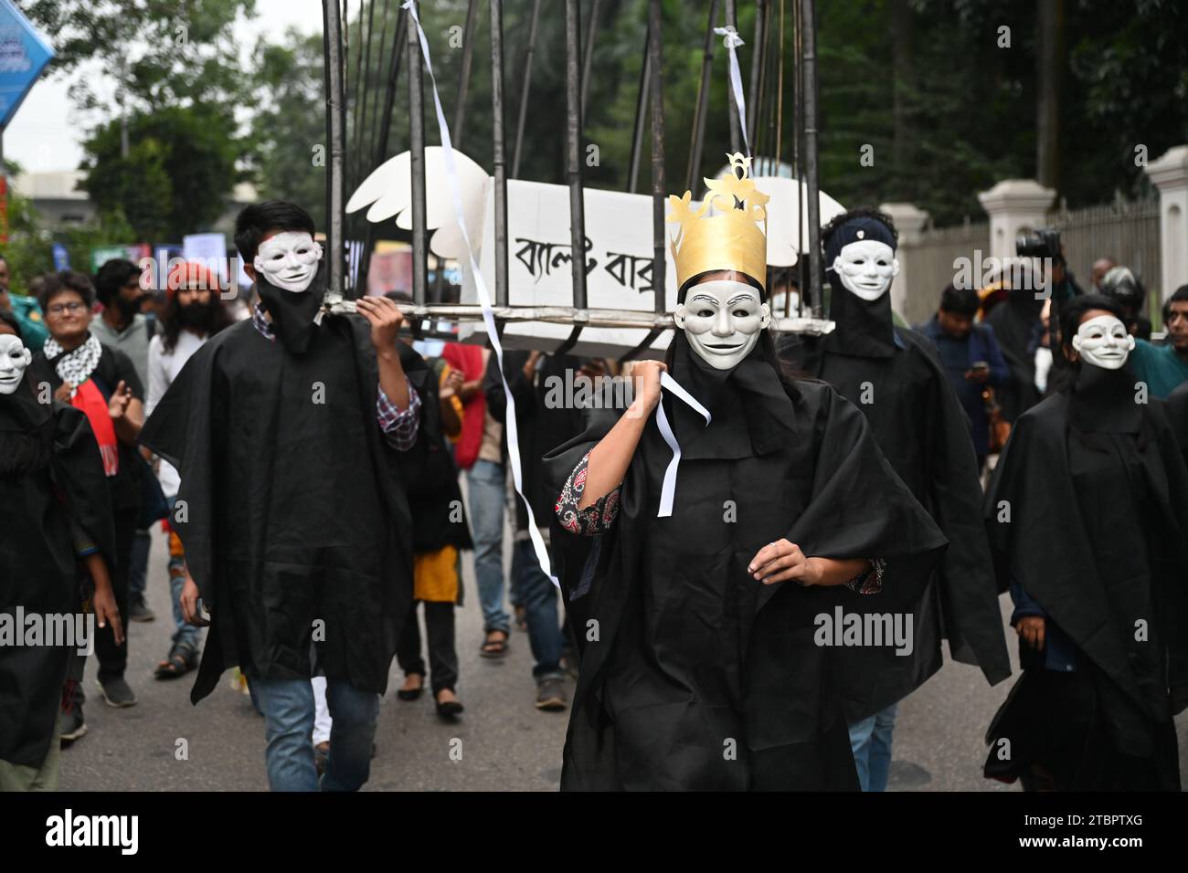 Writer-artist-teacher-journalist organized a protest rally to demanding ...