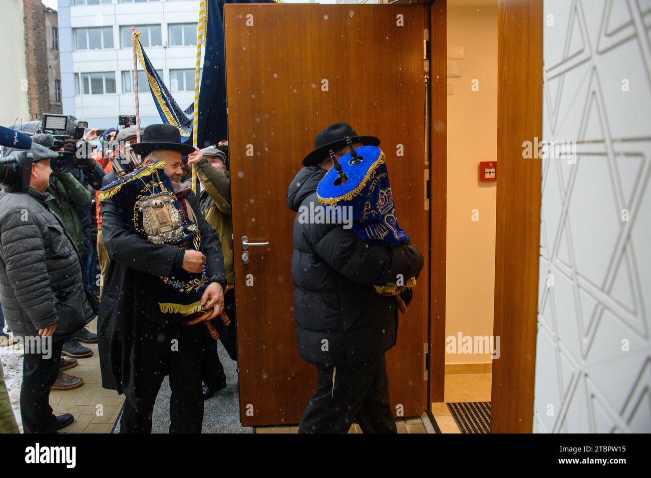 Magdeburg, Germany. 08th Dec, 2023. Participants of the Torah transfer ...