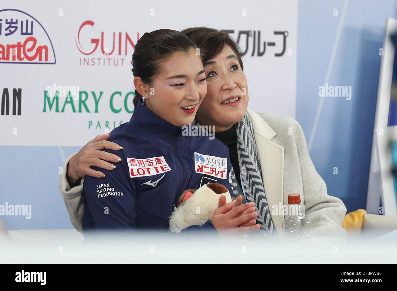 Beijing, China. 8th Dec, 2023. Sakamoto Kaori (L) of Japan waits for ...