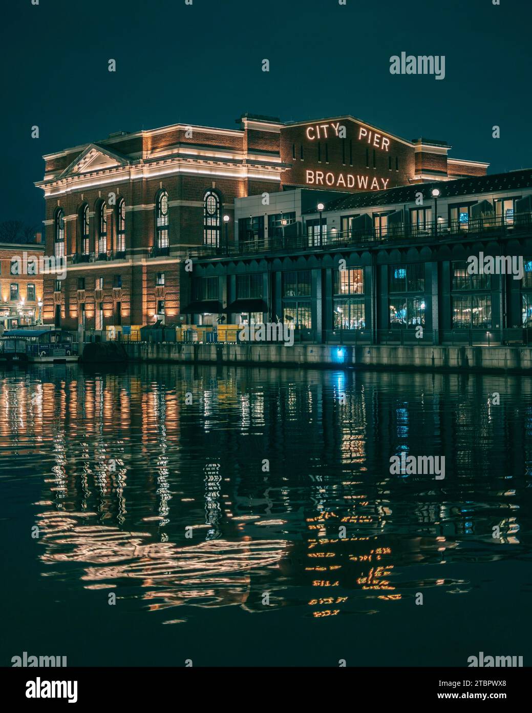 Baltimore street scene hi-res stock photography and images - Alamy