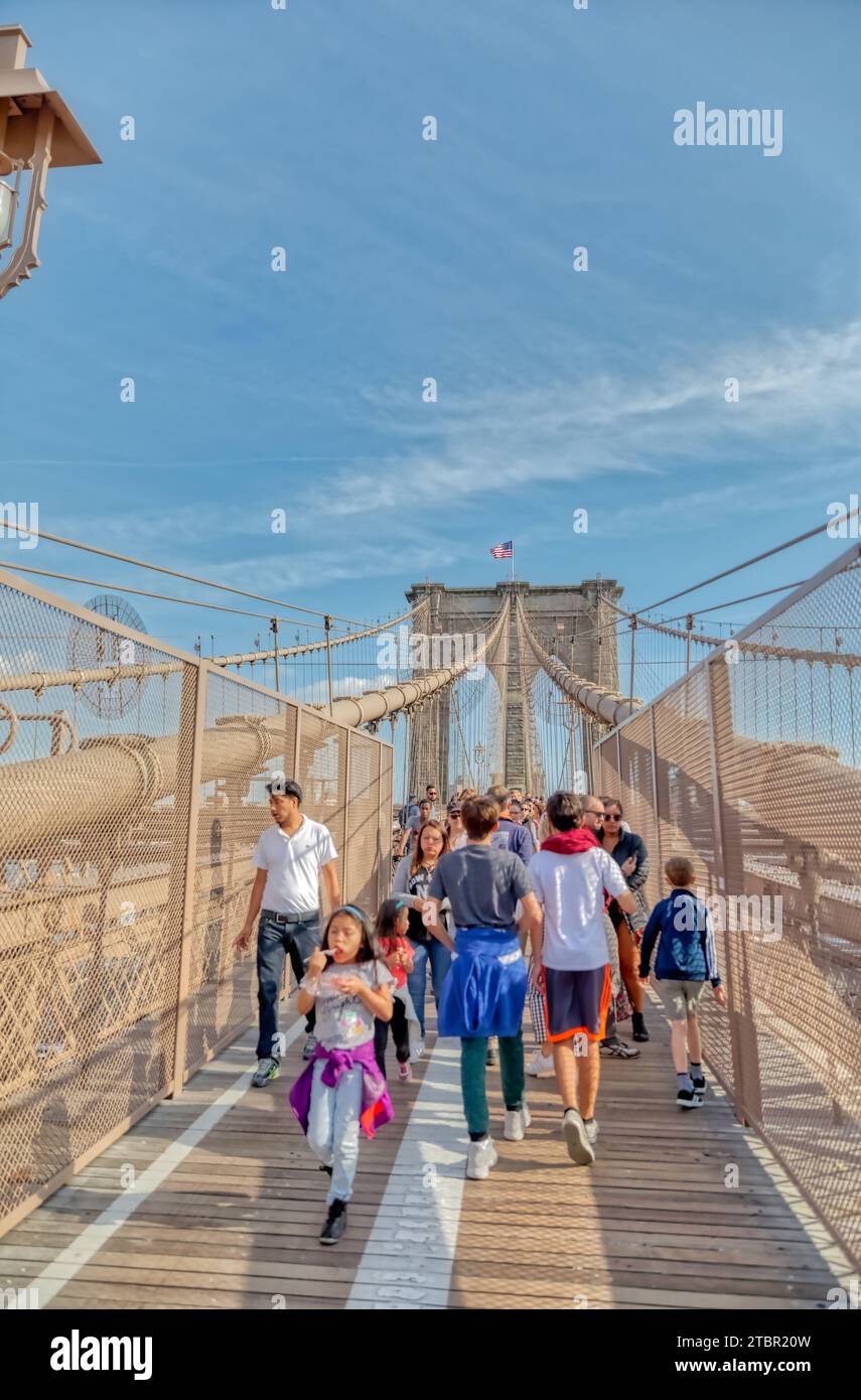 Overcrowded Brooklyn Bridge in New York Stock Photo - Alamy
