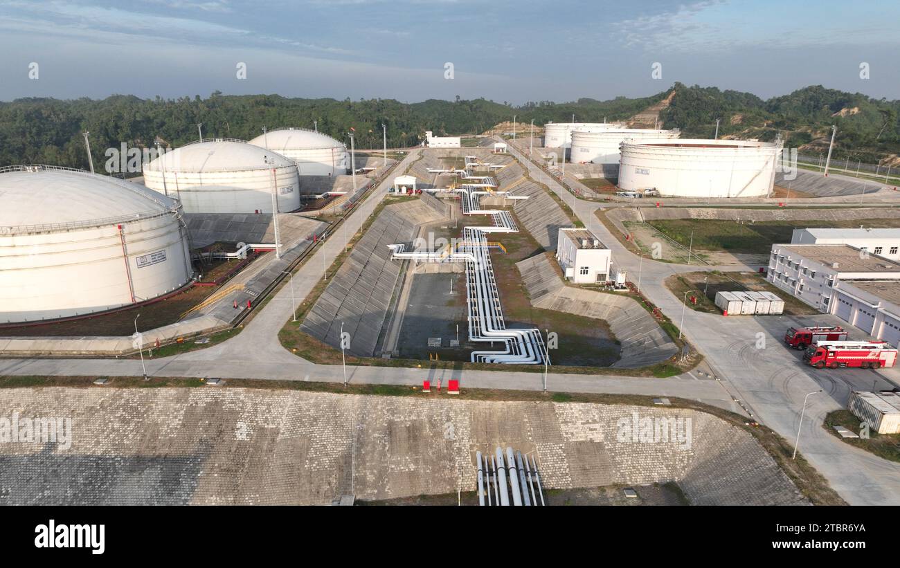 (231208) -- DHAKA, Dec. 8, 2023 (Xinhua) -- This aerial photo taken on ...
