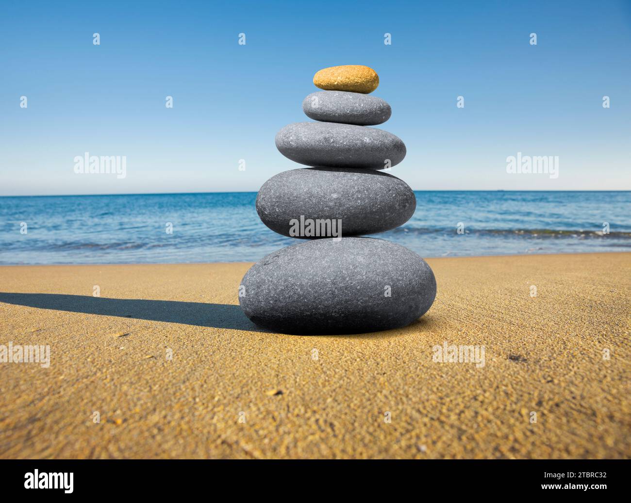 Stones piled up beach hi-res stock photography and images - Alamy